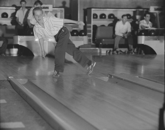 Child Playing Bowling Bowlero Lanes San Editorial Stock Photo - Stock ...