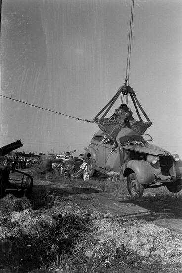 Grappling Claw Gripping Scrap Car During Editorial Stock Photo - Stock ...