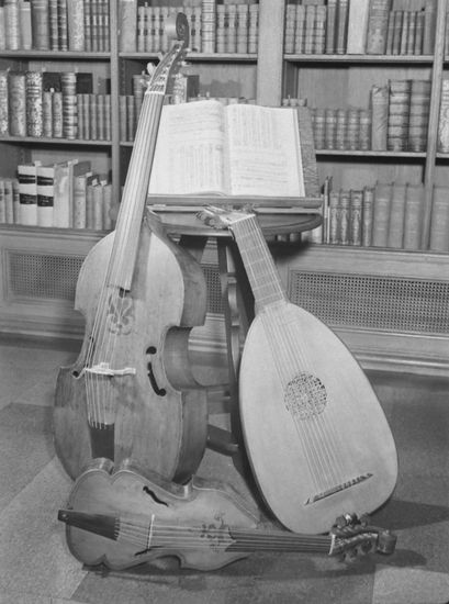 Instruments On Display Inside Folger Shakespeare Editorial Stock Photo ...