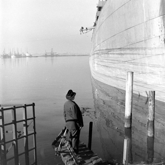 Henry Kaiser Staring Ship Kaiser Shipyard Editorial Stock Photo - Stock ...
