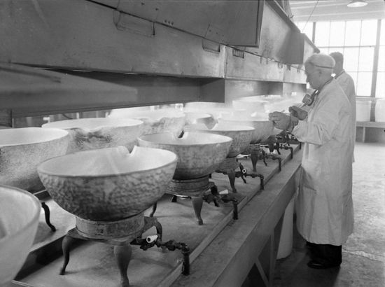Man Conducting Experiment Use Radium United Editorial Stock Photo ...