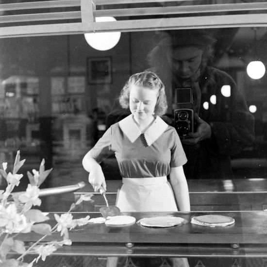Life Magazine Photographer Hansel Mieth Reflecting Editorial Stock ...