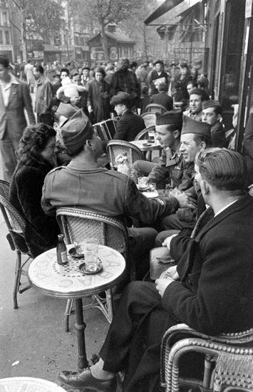 People Sitting Outside Cafe Paris France Editorial Stock Photo - Stock ...