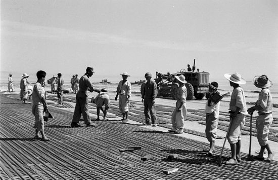 United States Soldiers Gathering During Korean Editorial Stock Photo ...