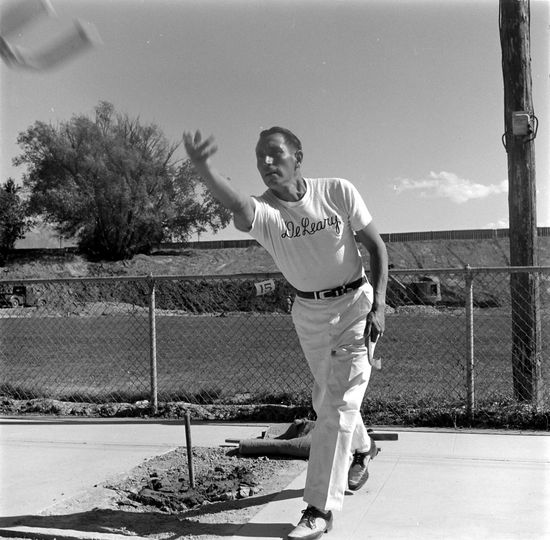 Man Throwing Horseshoe During National Horseshoe Editorial Stock Photo ...