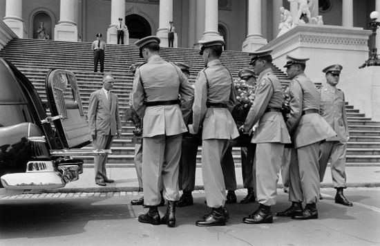 Soldiers Lifting Robert Tafts Coffin During Editorial Stock Photo ...