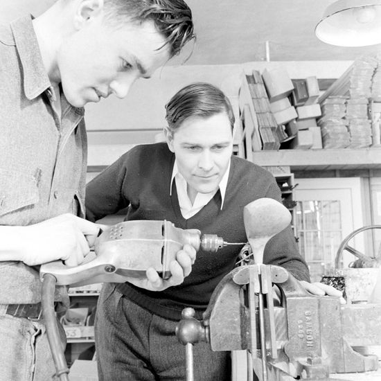 Men Working Kenneth Smith Golf Manufacturing Editorial Stock Photo ...
