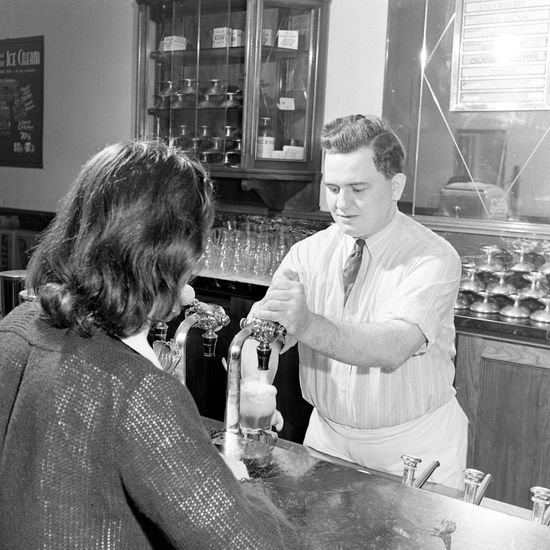 Soda Fountain Clerk Making Ice Cream Editorial Stock Photo - Stock ...