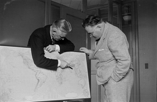 Men Checking Map Location United States Editorial Stock Photo - Stock ...