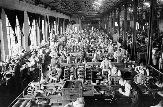 People Working Factory During Munitions Drive Editorial Stock Photo ...