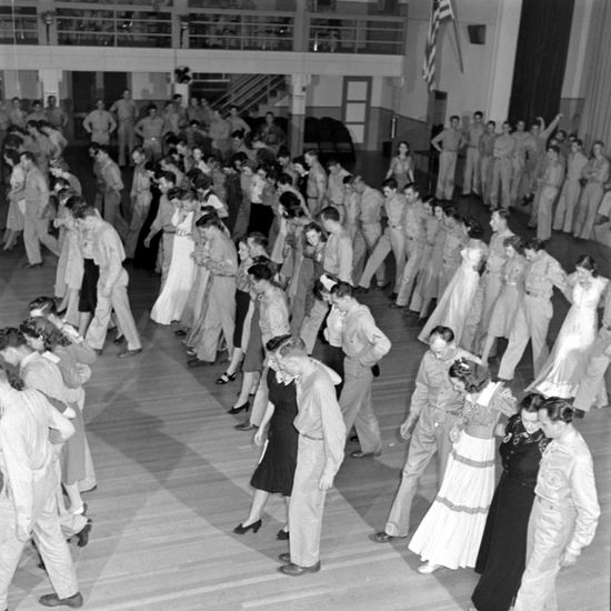 Women Liberty Belles Dancing Soldiers During Editorial Stock Photo ...