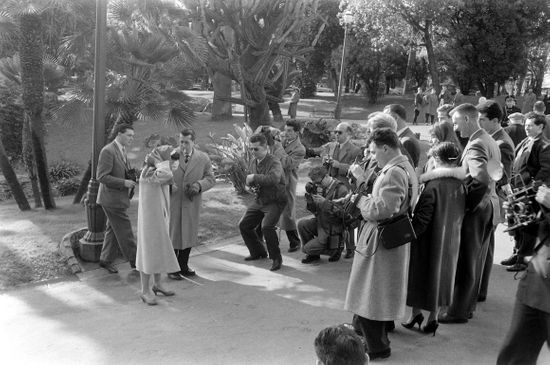 People Gathering On Woman During Birth Editorial Stock Photo - Stock ...