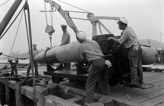 United States Navy Crew Members Working Editorial Stock Photo - Stock ...