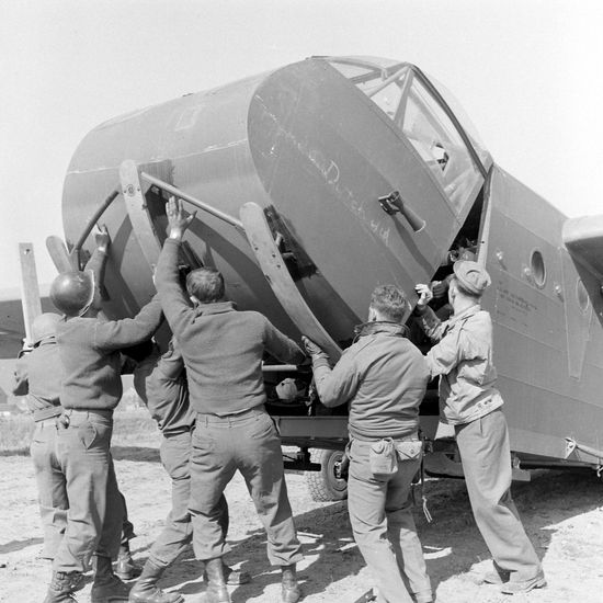 Soldiers Lifting Air Glider Evacuation End Editorial Stock Photo ...