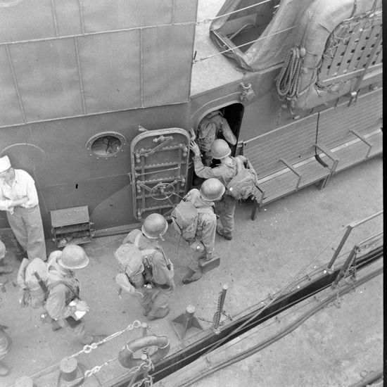 Soldiers Boarding Ship Part General Mcarthurs Editorial Stock Photo ...