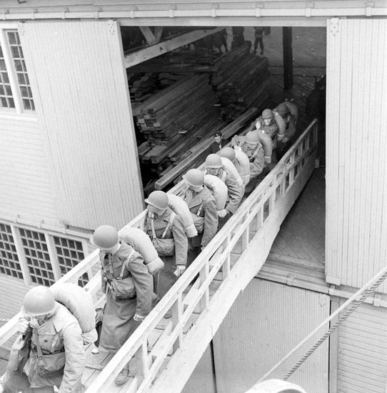 Soldier World War Ii Embarking Ship Editorial Stock Photo - Stock Image ...