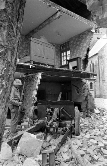 Soldier Checking Weapon Inside Destroyed House Editorial Stock Photo ...