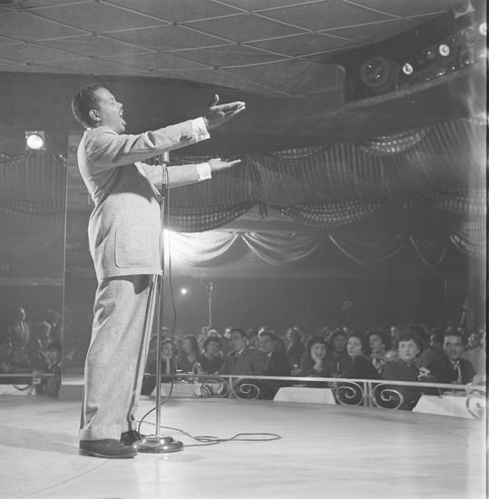 Singer Billy Eckstine Performing On Stage Editorial Stock Photo - Stock ...