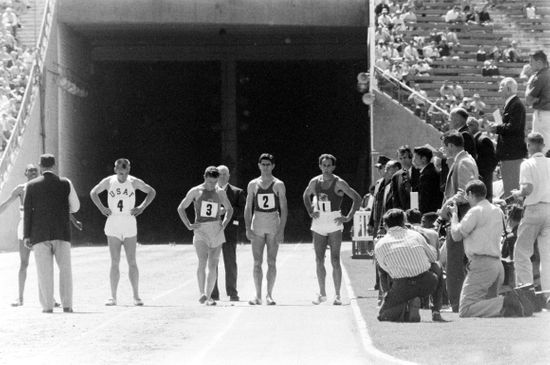 Australian Middledistance Runner John Landy Standing Editorial Stock ...