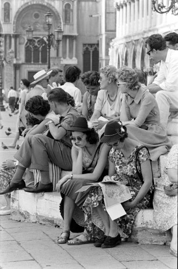 American Tourists Sitting Gathering Piazza San Editorial Stock Photo ...