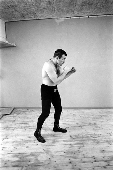 Swedish Heavyweight Boxer Ingemar Johansson Clenching Editorial Stock ...