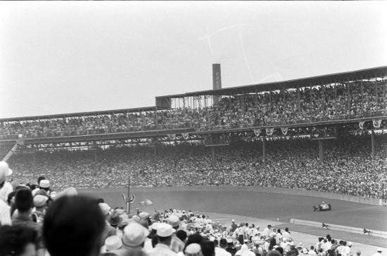 Spectators Watching Drivers Indianapolis 500 Automobile Editorial Stock ...