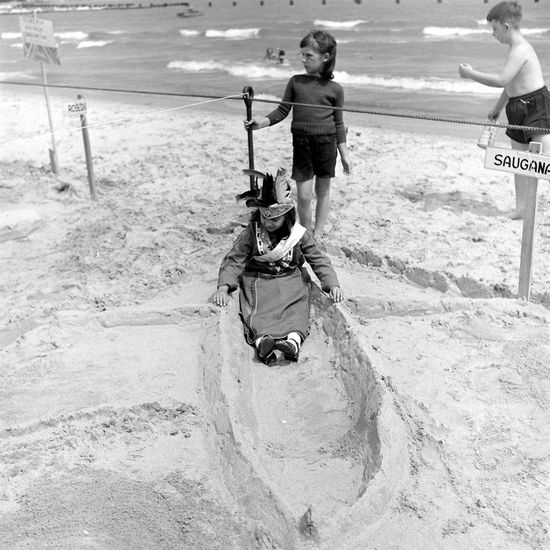 Child Making Sand Art On Beach Editorial Stock Photo - Stock Image ...