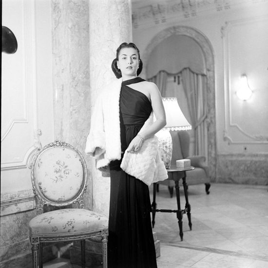 Socialite Aline Johnson De Menocal Posing Editorial Stock Photo - Stock ...