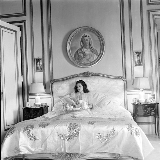 Socialite Aline Johnson De Menocal Reading Editorial Stock Photo ...