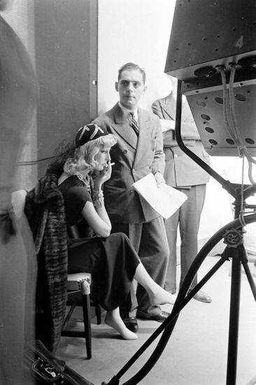 Lester Gaba Standing Next His Creation Editorial Stock Photo - Stock ...