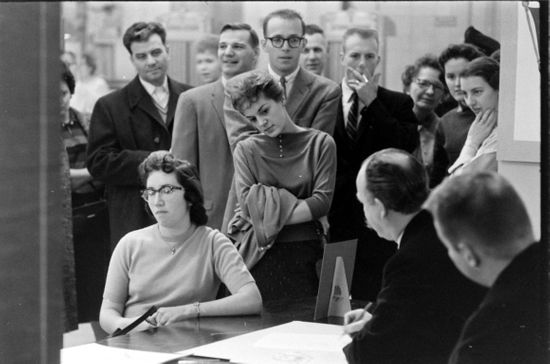 Gordon Currie Drawing Caricatures Bank Customers Editorial Stock Photo ...