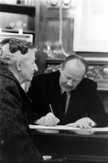 Artist Gordon Currie Making Caricatures Bank Editorial Stock Photo ...