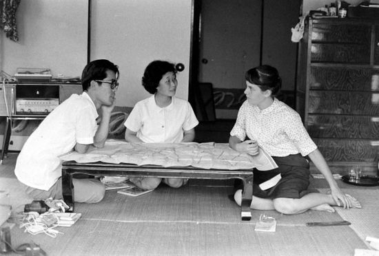 American Exchange Student R Conversing Japanese Editorial Stock Photo ...