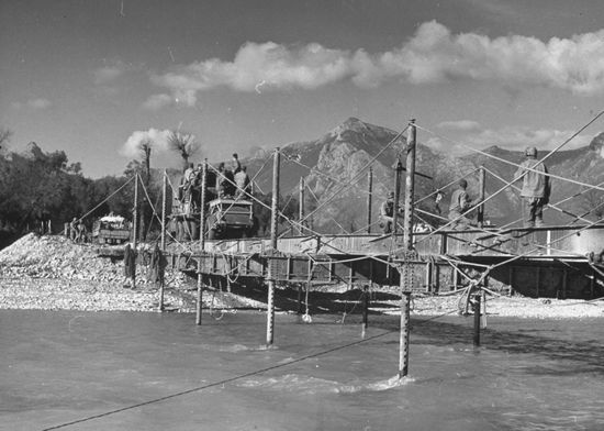 United States Army Engineers Rebuilding Bridges Editorial Stock Photo ...