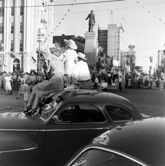 People Gathering During Mormon Group Parade Editorial Stock Photo ...