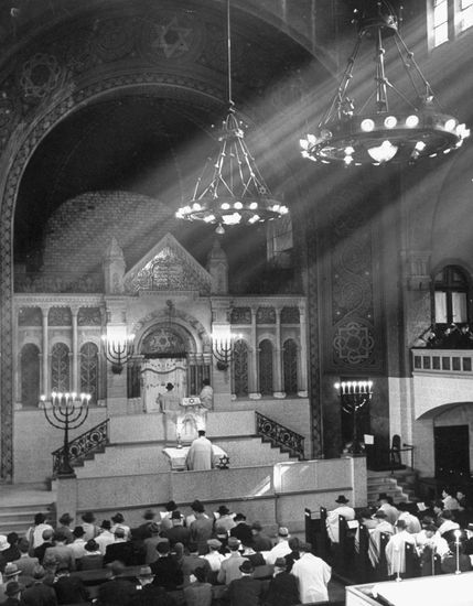 April 1945 Germans Praying Synagogue During Editorial Stock Photo ...