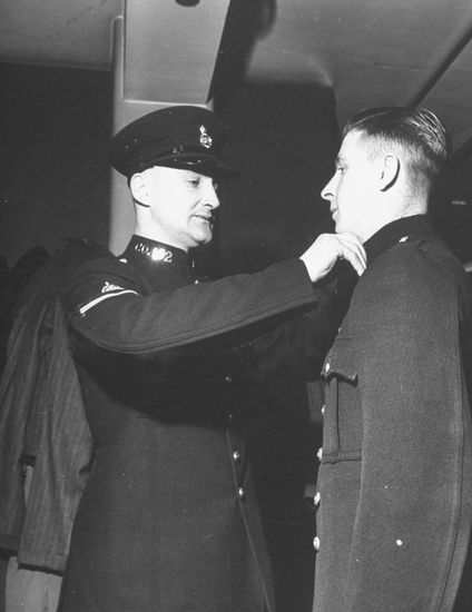 April 1946 Sargent Adjusting Collar Recruits Editorial Stock Photo ...