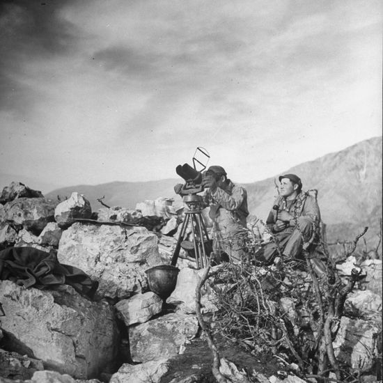 American Soldiers Manning Artillery Observation Post Editorial Stock ...