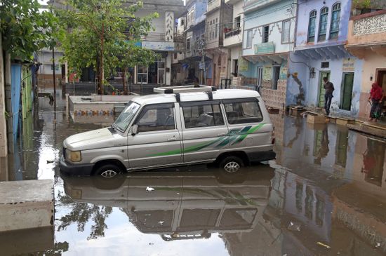 Car Stand Outside House Waterlogged Street Editorial Stock Photo ...