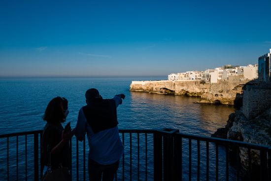People Looking Out Balcony Overlooking Cliffs Editorial Stock Photo ...