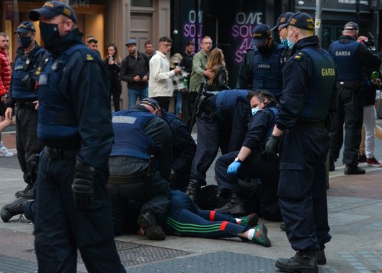 Members Gardai Public Order Unit Arresting Editorial Stock Photo ...