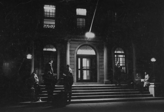 Reporters Waiting Outside Police Headquarters News Editorial Stock ...