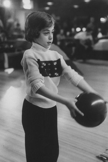 Vicki Samuels Bowling Arrowhead Bowling Alley Editorial Stock Photo ...