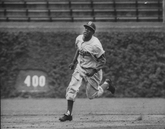Baseball Player Sandy Amoros Running Between Editorial Stock Photo ...