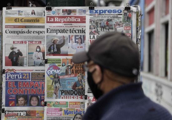 Person Reviews Frontpages Newspapers Lima Peru Editorial Stock Photo ...