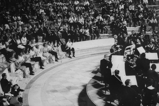 Cellist Pablo Casals Bowing Audience After Editorial Stock Photo ...