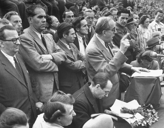 Ernst Reuter Franz Neumann During Socialist Editorial Stock Photo ...