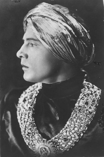 Portrait Silent Film Star Rudolph Valentino Editorial Stock Photo ...