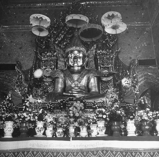 Large Brass Buddha Sitting Maha Myat Editorial Stock Photo - Stock ...