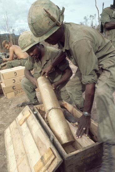 Us Army Soldiers Examine Captured Crate Editorial Stock Photo - Stock ...